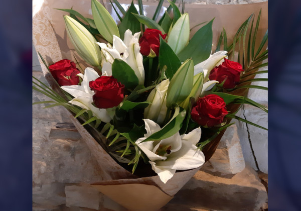 Bouquet tiges de 3 Lys blancs et 3 Roses rouges - Au Coin De Ma Rue